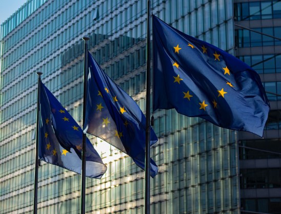 H Επιτροπή εξέδωσε τις αρχικές προτάσεις για τους Κανονισμούς του ...